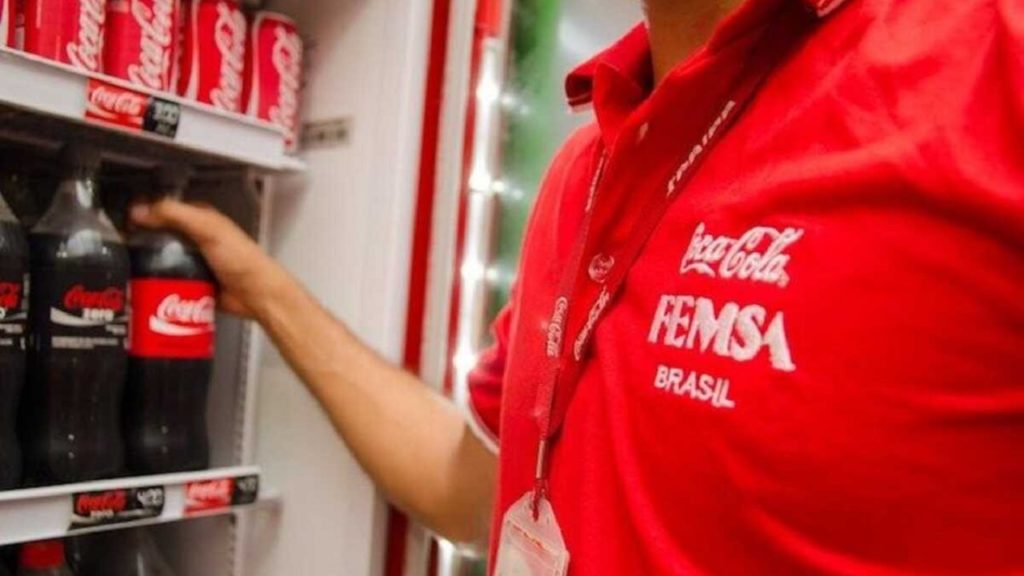 Coca-Cola FEMSA está recrutando mais de 100 profissionais com ensino ...